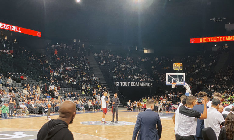 Un match du Paris Basketball à l'AccorHotels Arena - Fanstriker